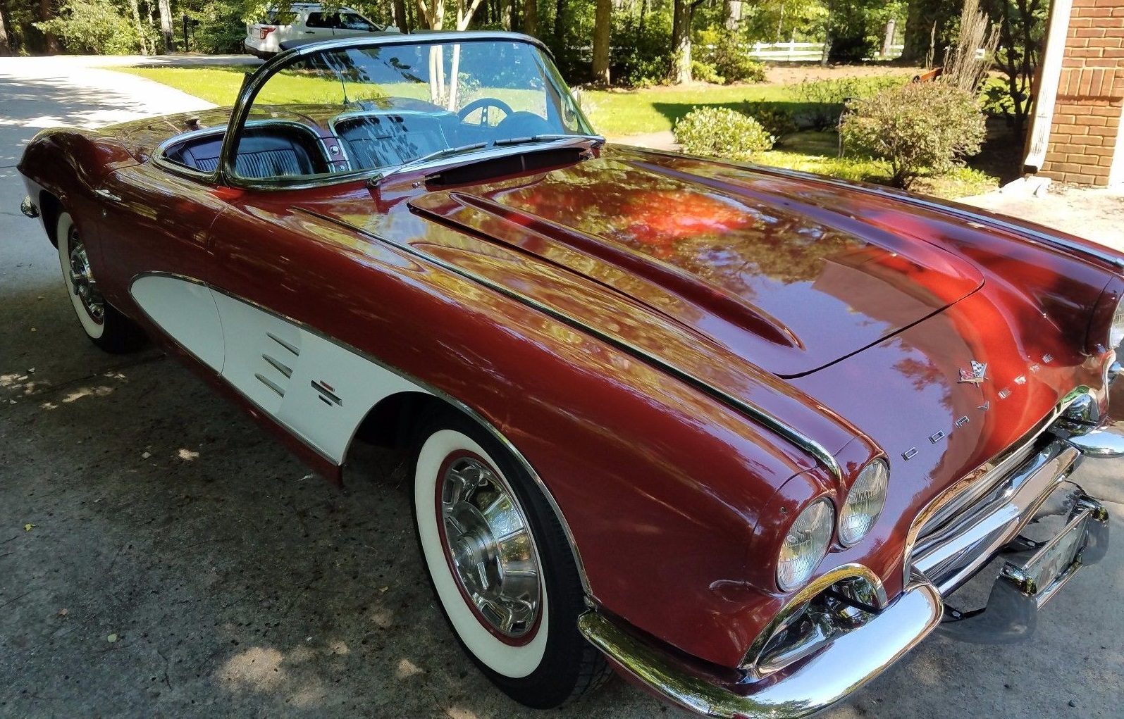 A Beautiful 1961 Chevrolet Corvette – AnythingEverything